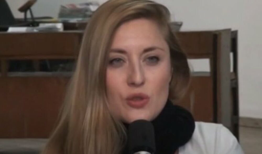 BRAT JOJ SE ZAMONAŠIO, A ONA JE ODLUČILA DA SE NE EKSPONIRA! Nećete ... BRAT JOJ SE ZAMONAŠIO, A ONA JE ODLUČILA DA SE NE EKSPONIRA! Nećete ...